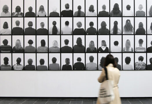 Santiago Sierra.1502 personas cara a la pared | ::Hipermedula.org